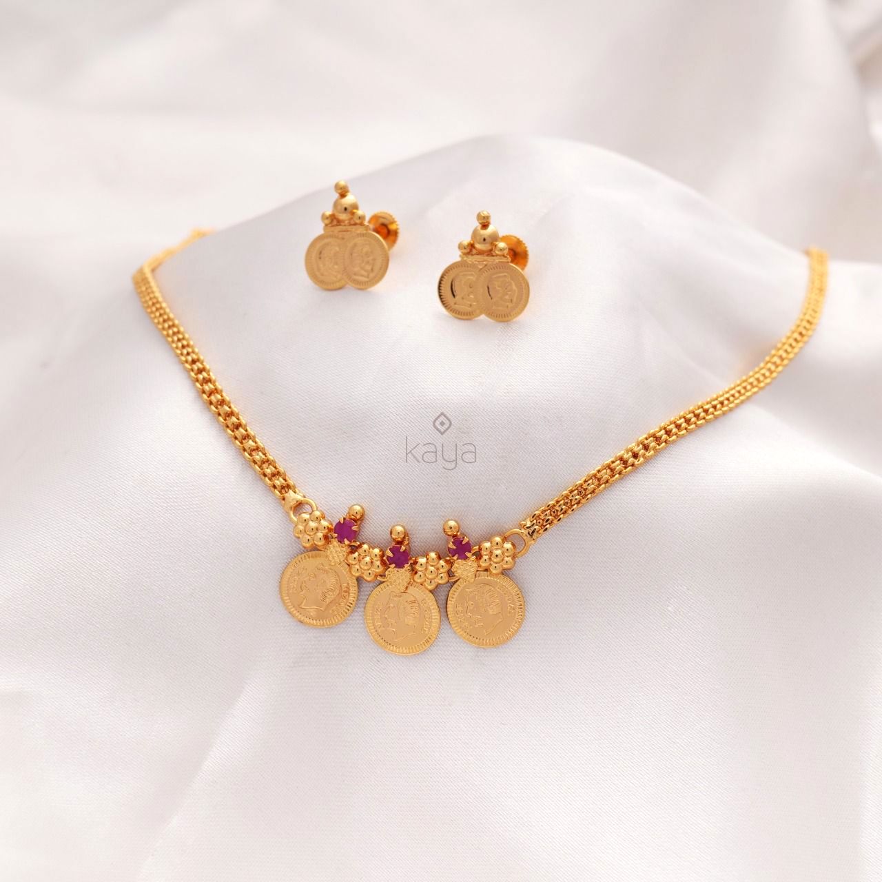 Gold tone small Kaashu chain with Matching Earrings – Zilmor